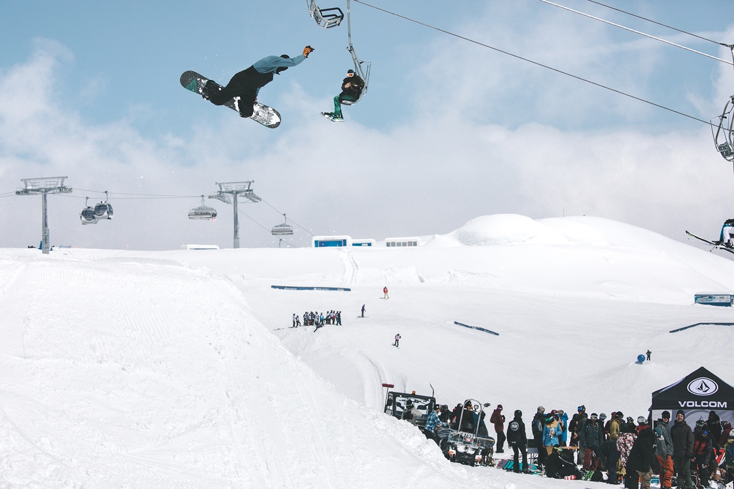 Method Mag Stoned At The Bank