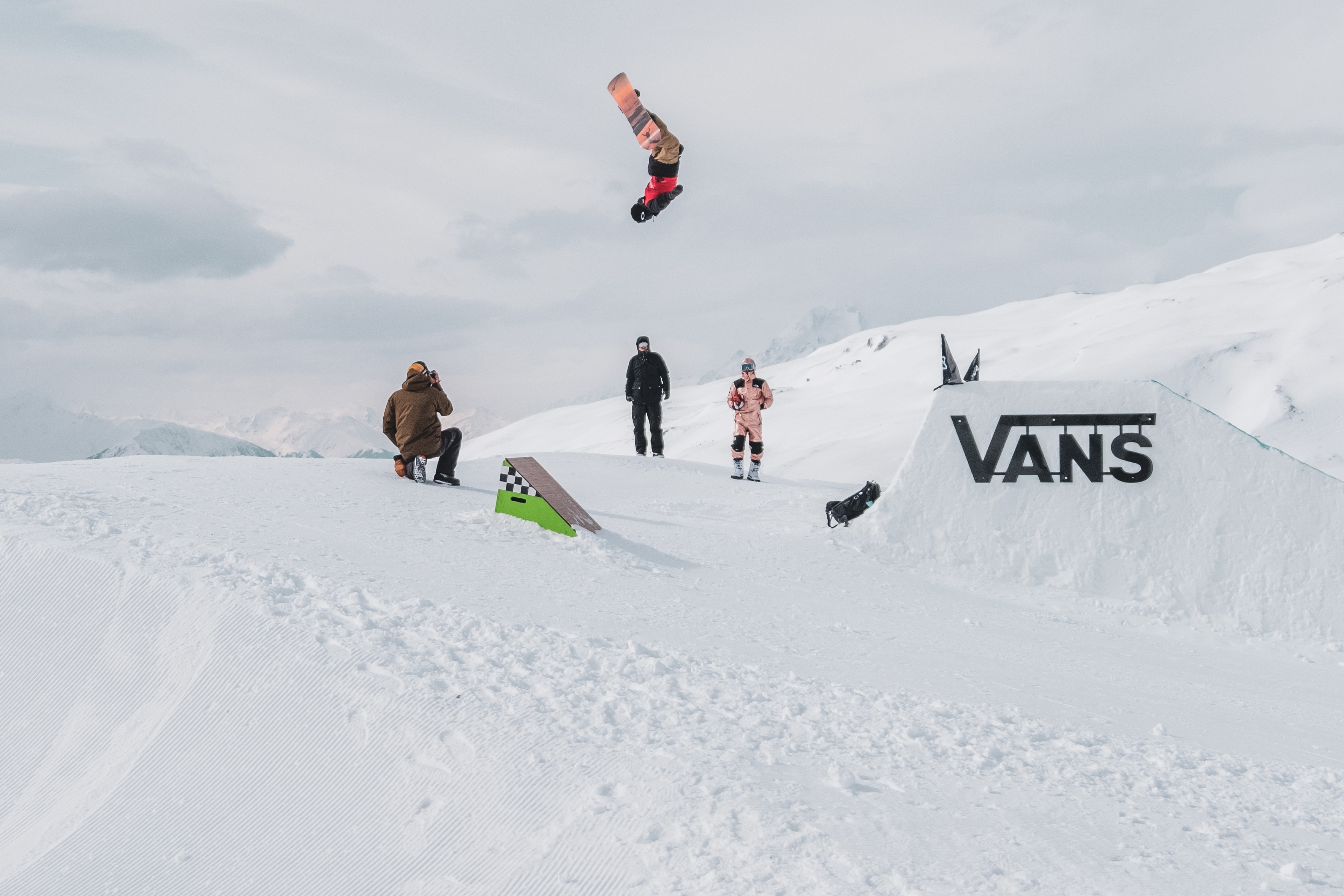 Method Mag Vans Hi Standard - Laax: Report, Video & Gallery